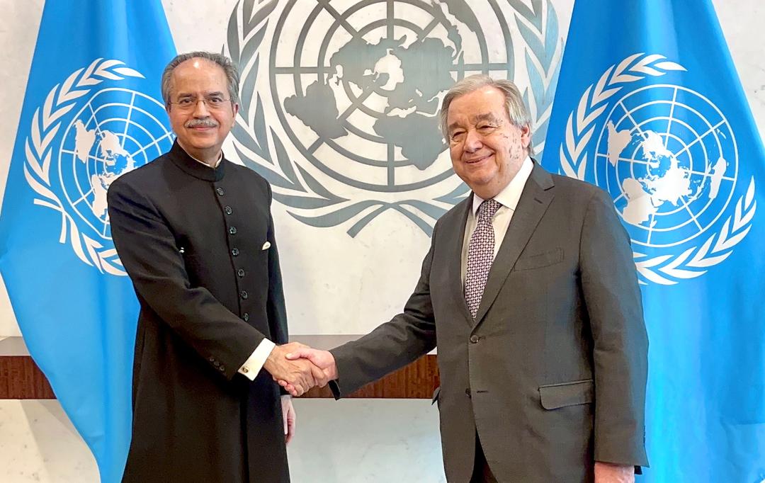 Ambassador Asim Iftikhar Ahmad Presents his credentials to UN Secretary ...